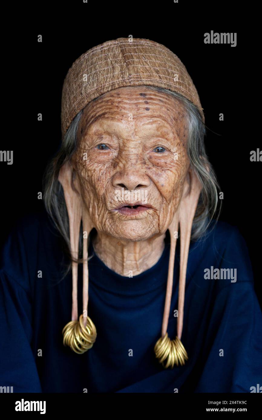 Elder from Dayak Kenyah tribe (ethnic minority group), Pampang, East ...