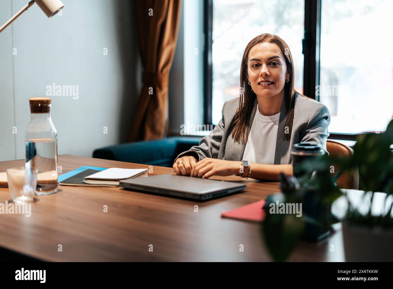Office manager hi-res stock photography and images - Alamy
