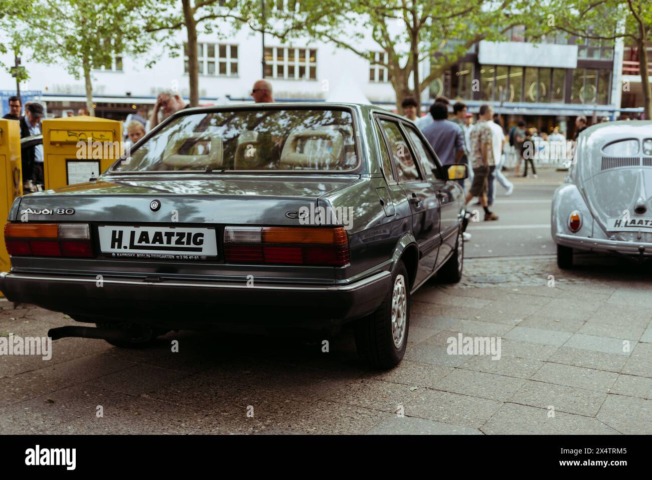 Die Oldtimershow Classic Days Berlin am Kudamm bietet die Möglichkeit 2000 historische Fahrzeuge ...