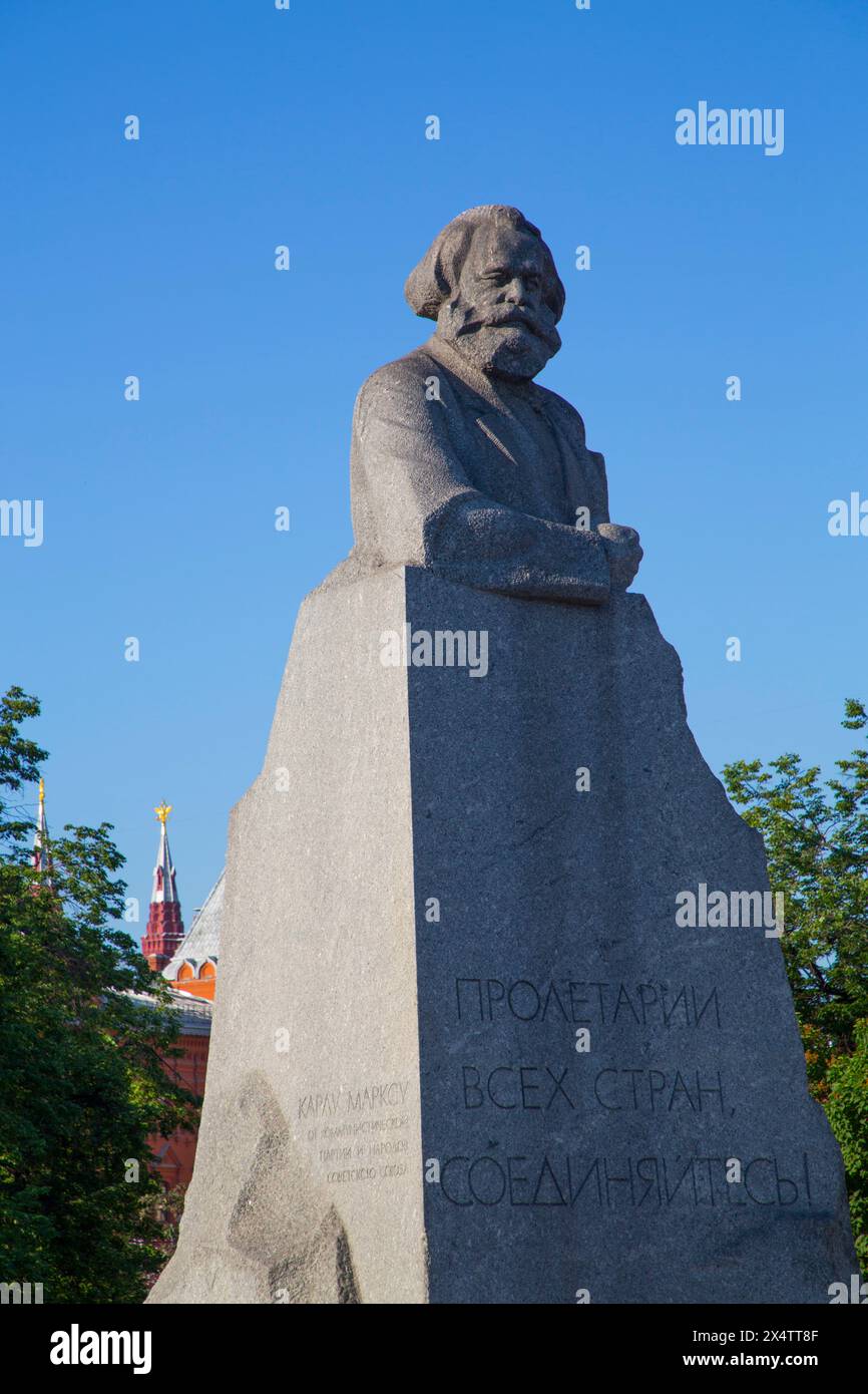 Karl marx statue moscow hi-res stock photography and images - Alamy