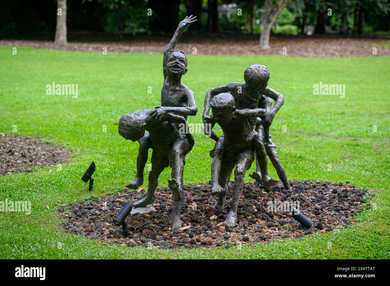 The Children Playing statue by Chong Fah Cheong at Singapore Botanic ...