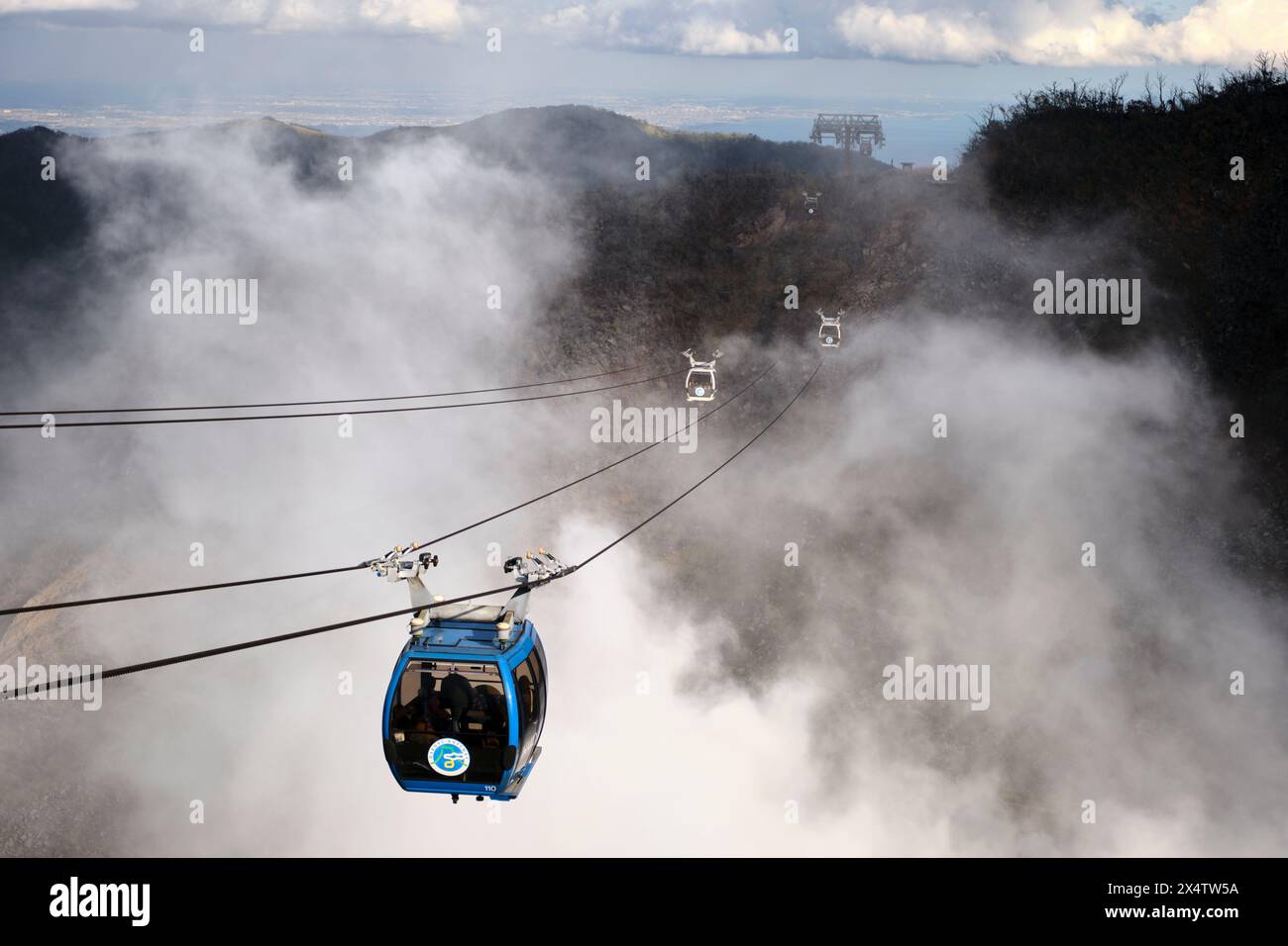 Hakone Ropeway cars over a volcano Stock Photo - Alamy