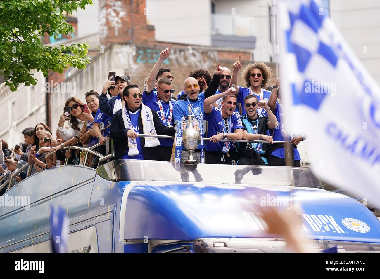 Enzo maresca celebrate leicester hi-res stock photography and images ...
