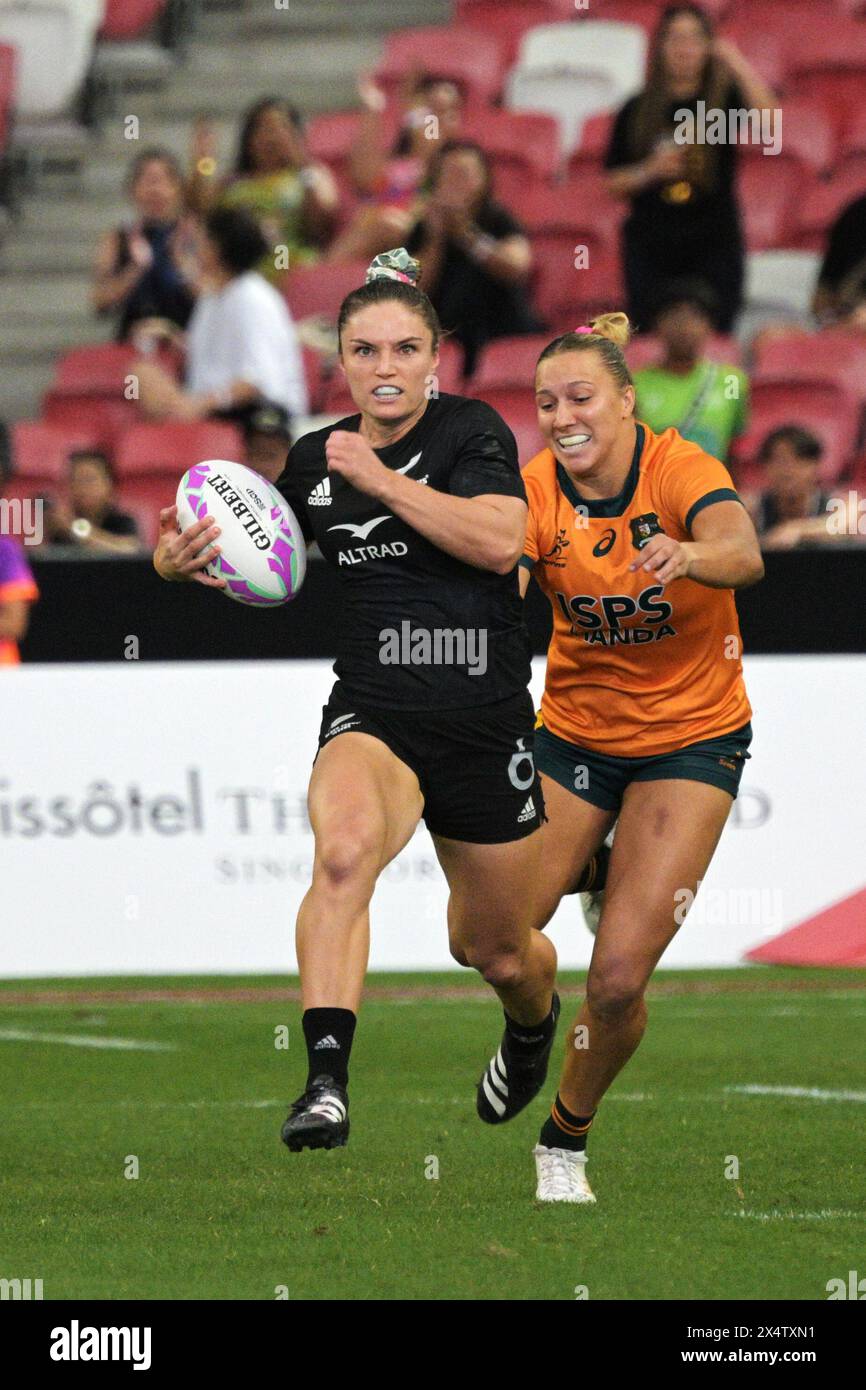 Singapore. 5th May, 2024. New Zealand's Michaela Blyde (Front) runs ...