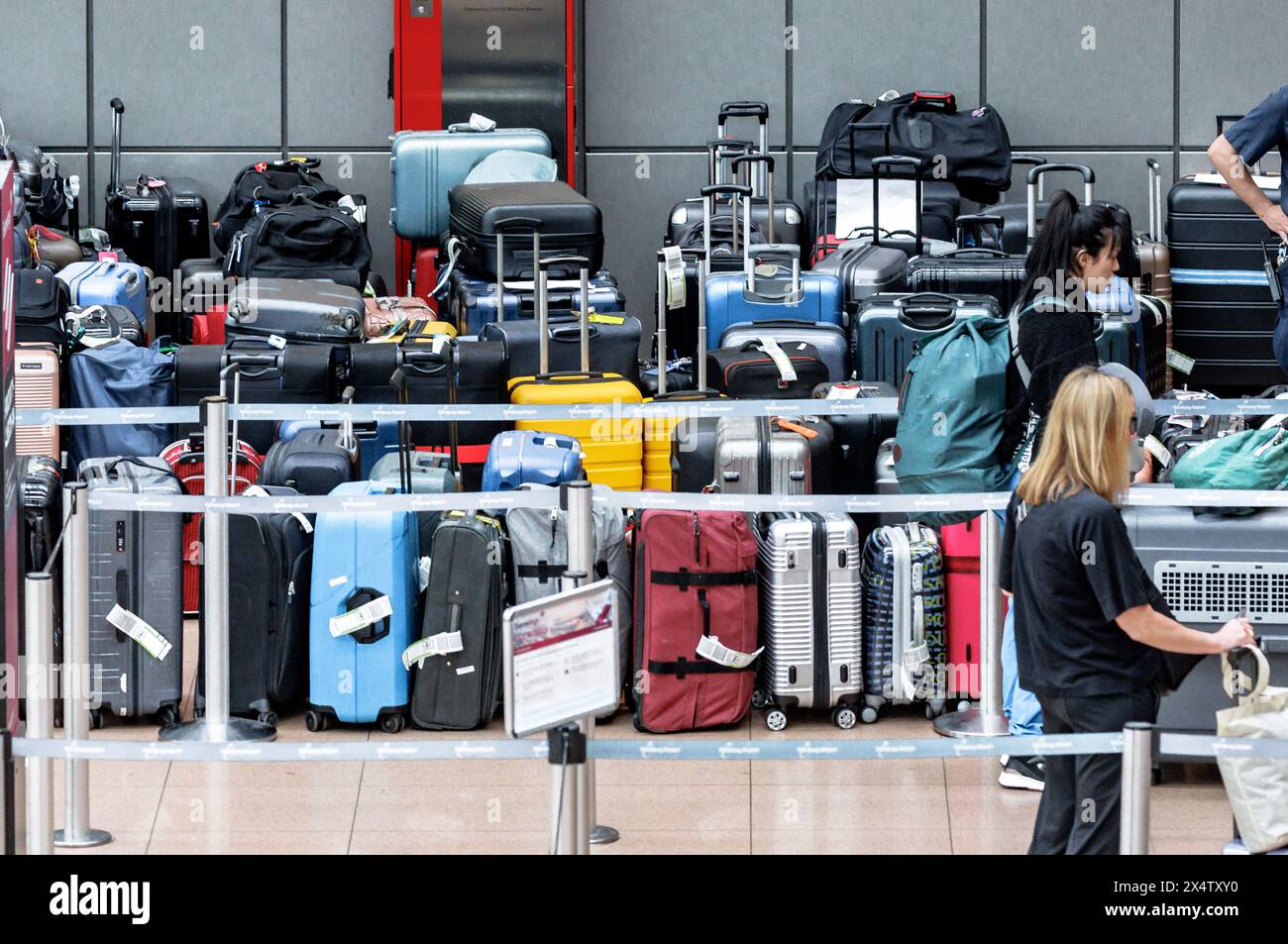 Hamburg, Germany. 05th May, 2024. Baggage is stored at a collection ...