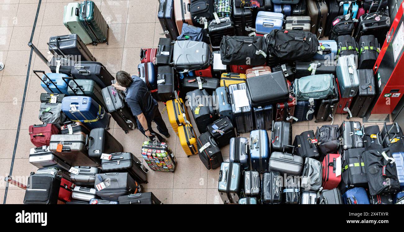 Hamburg, Germany. 05th May, 2024. Baggage lies at a collection point in ...