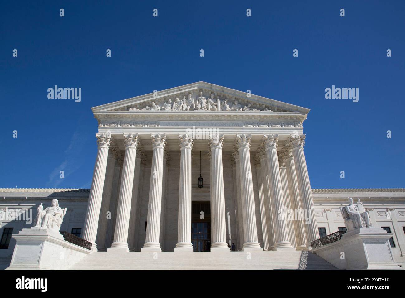The united states supreme court building hi-res stock photography and ...