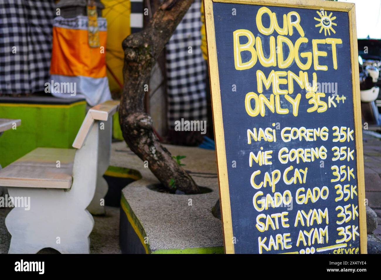 Bar restaurant signboard stand hi-res stock photography and images - Alamy