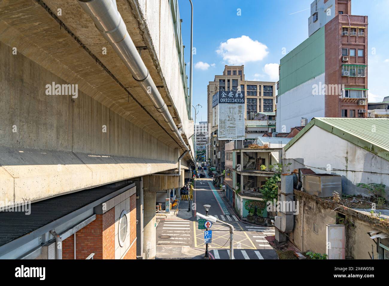 Taipei city traffic scene on Taipei bridge in sunny day, Taipei bridge ...