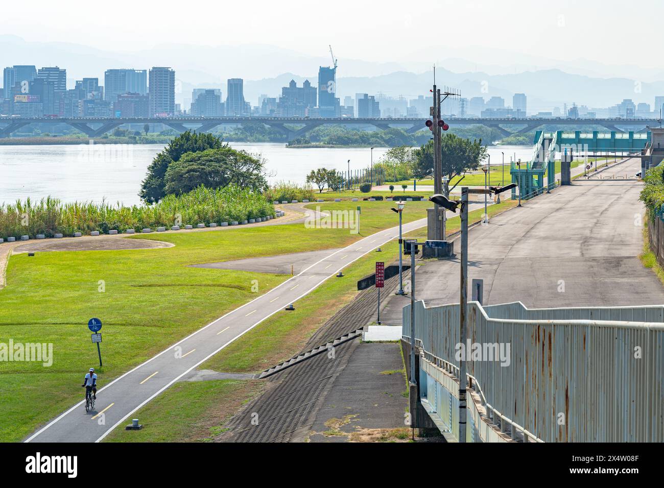 Taipei city traffic scene on Taipei bridge in sunny day, Taipei bridge ...