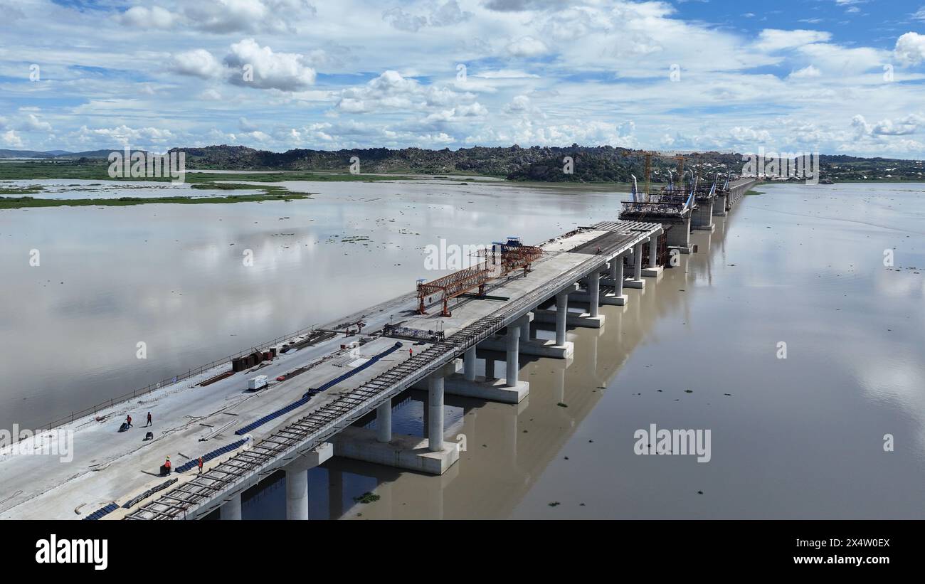 (240505) -- MWANZA, May 5, 2024 (Xinhua) -- An aerial drone photo taken ...