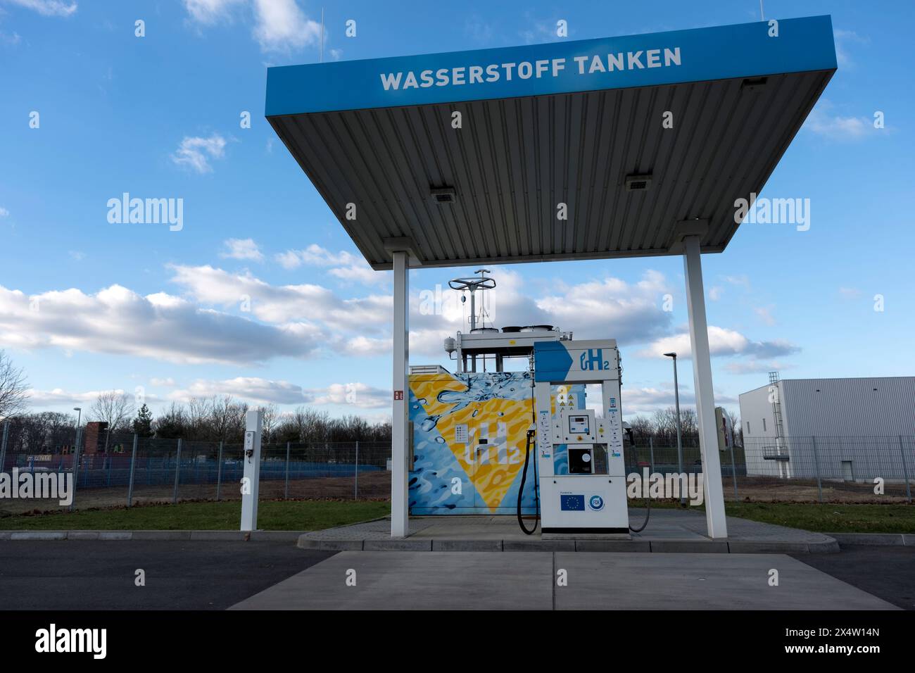 H2 tankstelle hi-res stock photography and images - Alamy