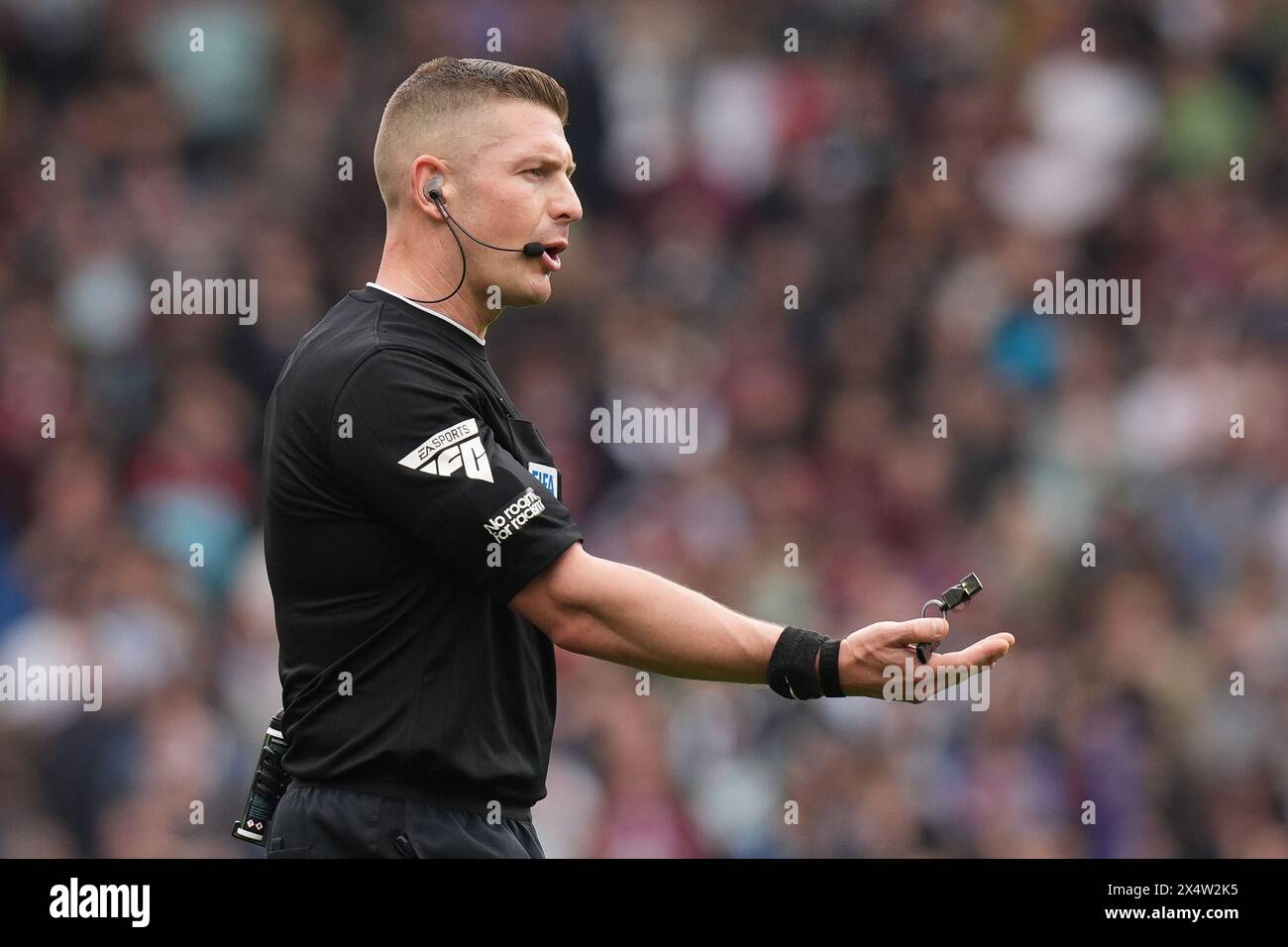 Match referee Robert Jones during the Premier League match at the ...