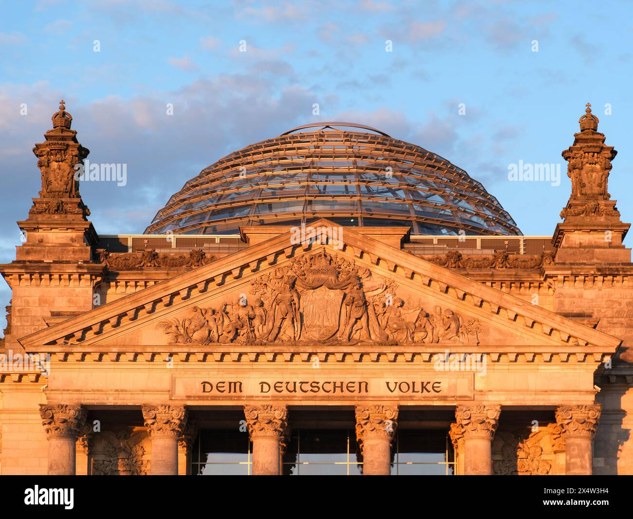 High-resolution photograph of the Reichstag, the German Parliament, at ...