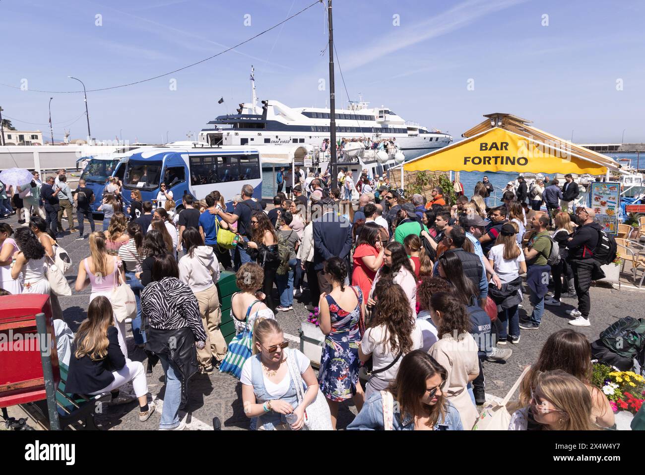 Italy crowds - A Crowd of tourists in Capri harbour on the Island of ...
