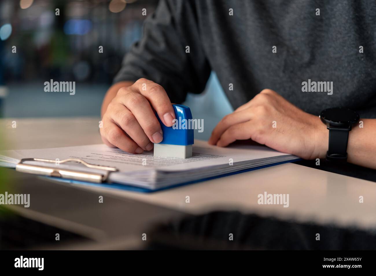 Contracts and legal writing hi-res stock photography and images - Alamy