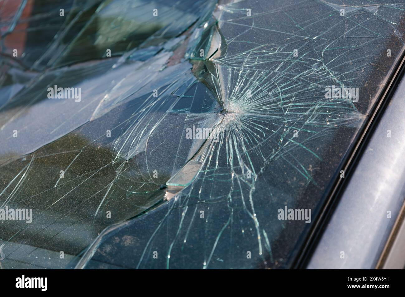 Car glass shatter hi-res stock photography and images - Alamy