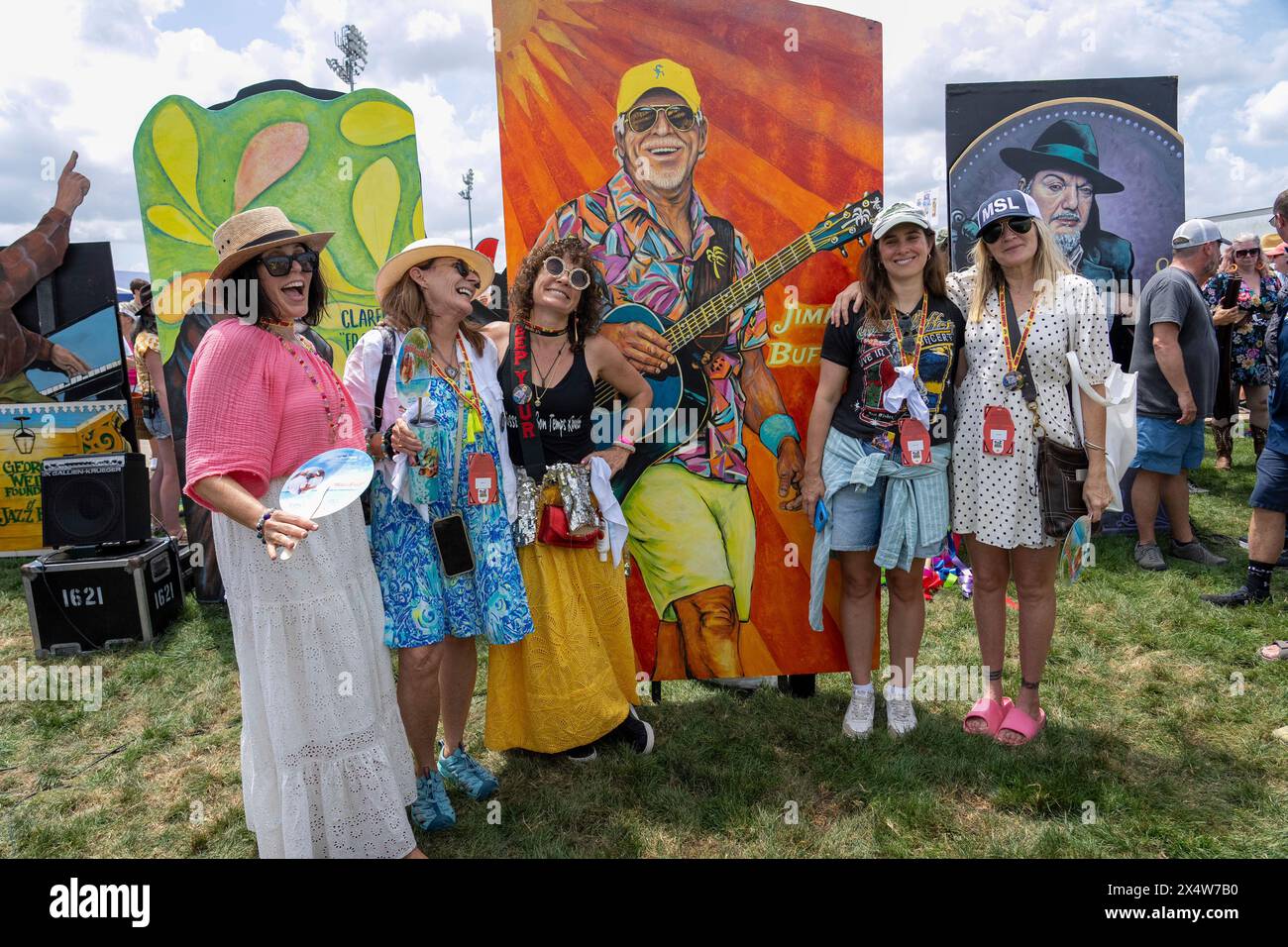 Savannah Buffett, 3rd from left, and Delaney Buffett, 4th from left ...