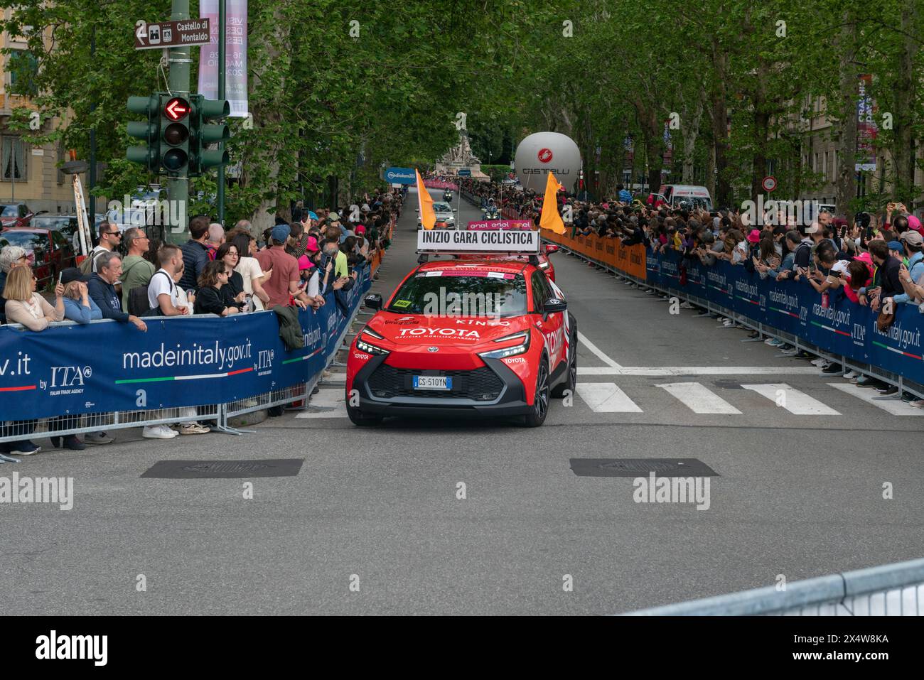 Giro d'Italia sponsors teams at the great cycling race, with technical ...