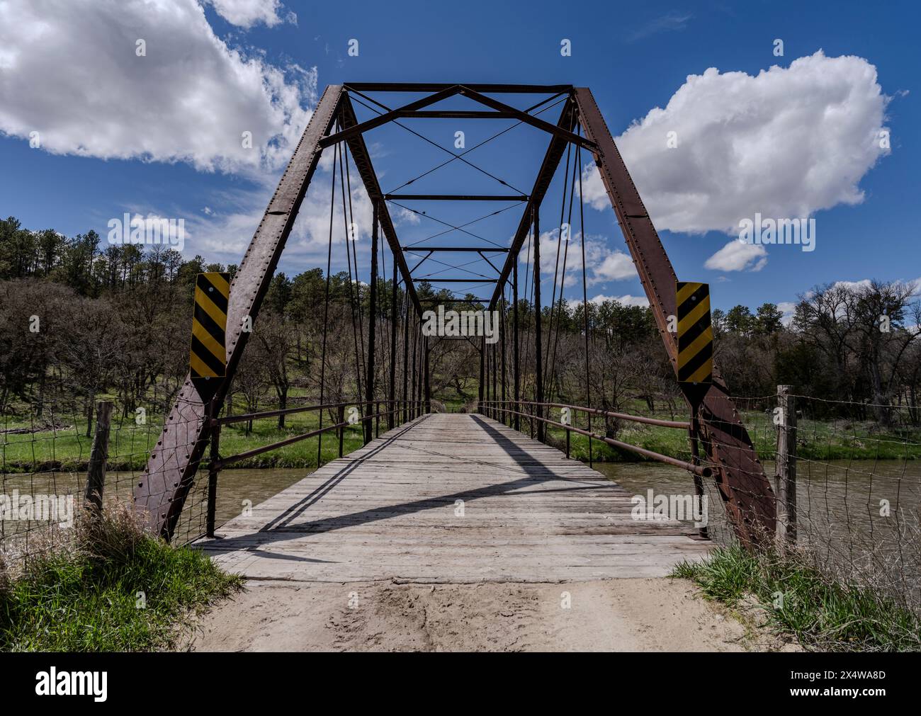 Iron truss bridge over river hi-res stock photography and images - Alamy