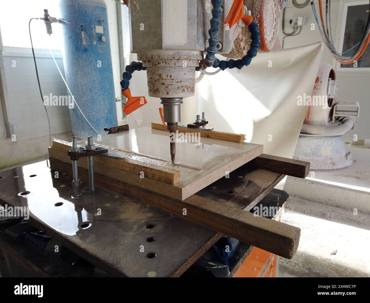 Robotic milling cell hi-res stock photography and images - Alamy