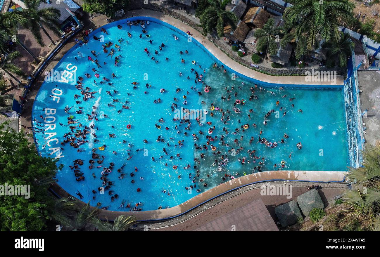 (240505) -- BULACAN PROVINCE, May 5, 2024 (Xinhua) -- An aerial drone ...