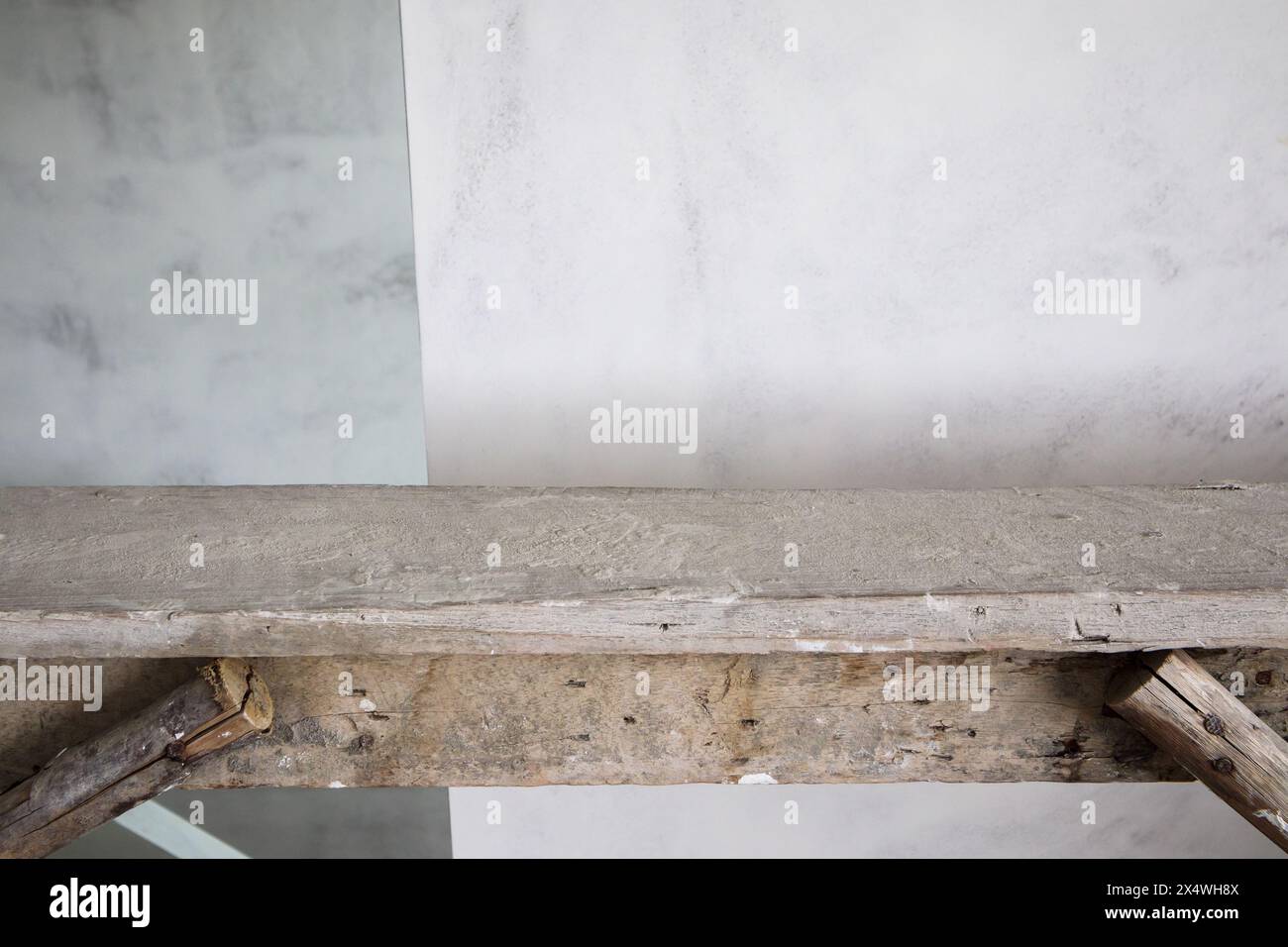 empty wood table at house building construction site Stock Photo - Alamy