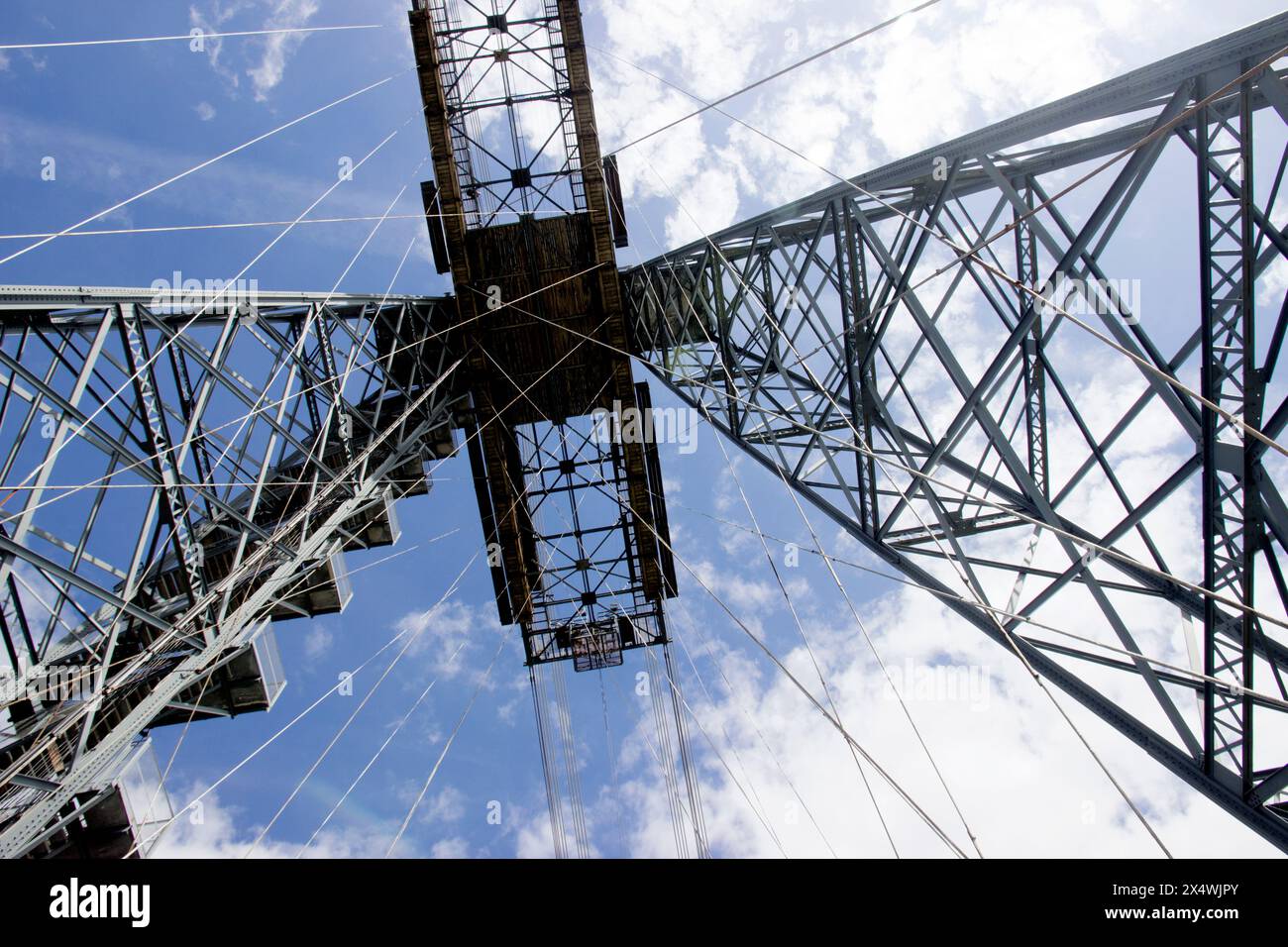Newport Transporter Bridge, Grade I Listed structure on the river Usk ...