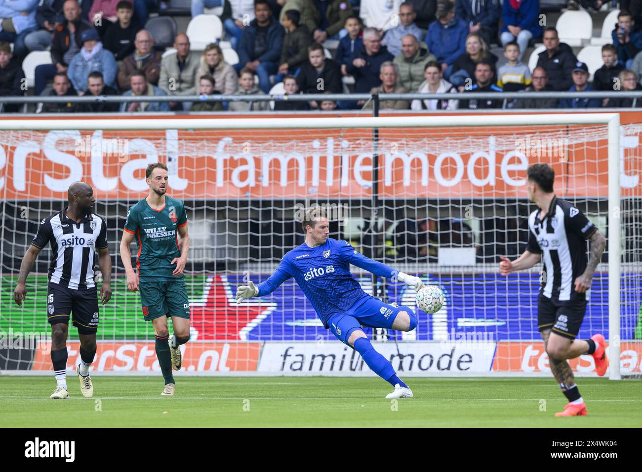 ALMELO - (m) Heracles Almelo goalkeeper Michael Brouwer during the ...