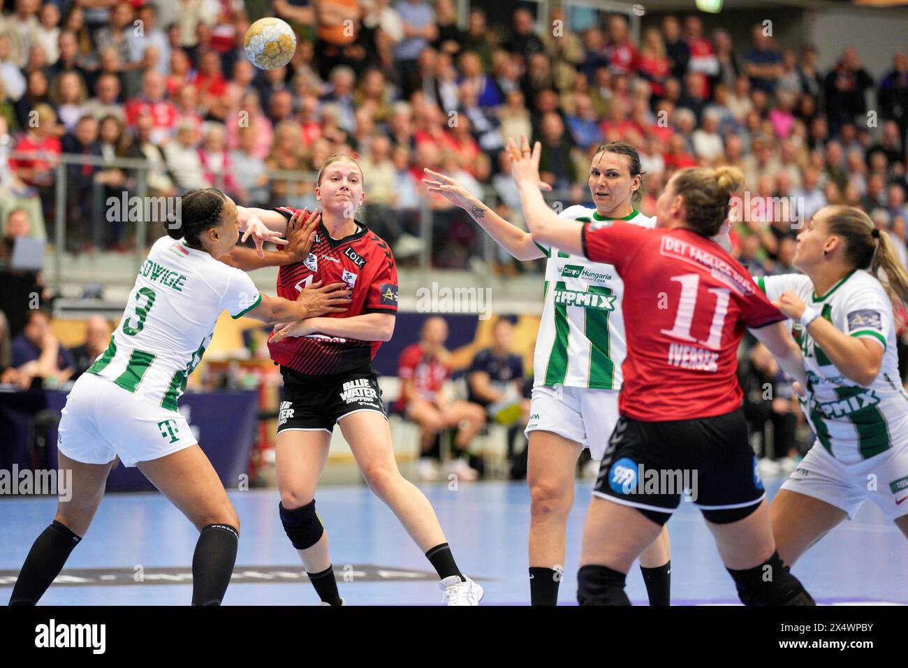 Esbjerg, Denmark. 05th May, 2024. Michala Moeller (4) tries to find ...