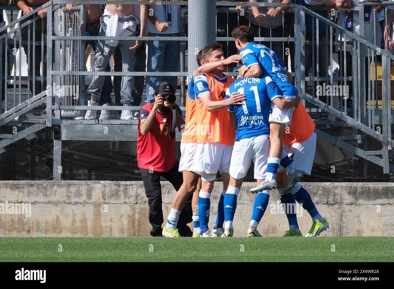 Team of Brescia Calcio FC celebrates after scores the third goal during ...