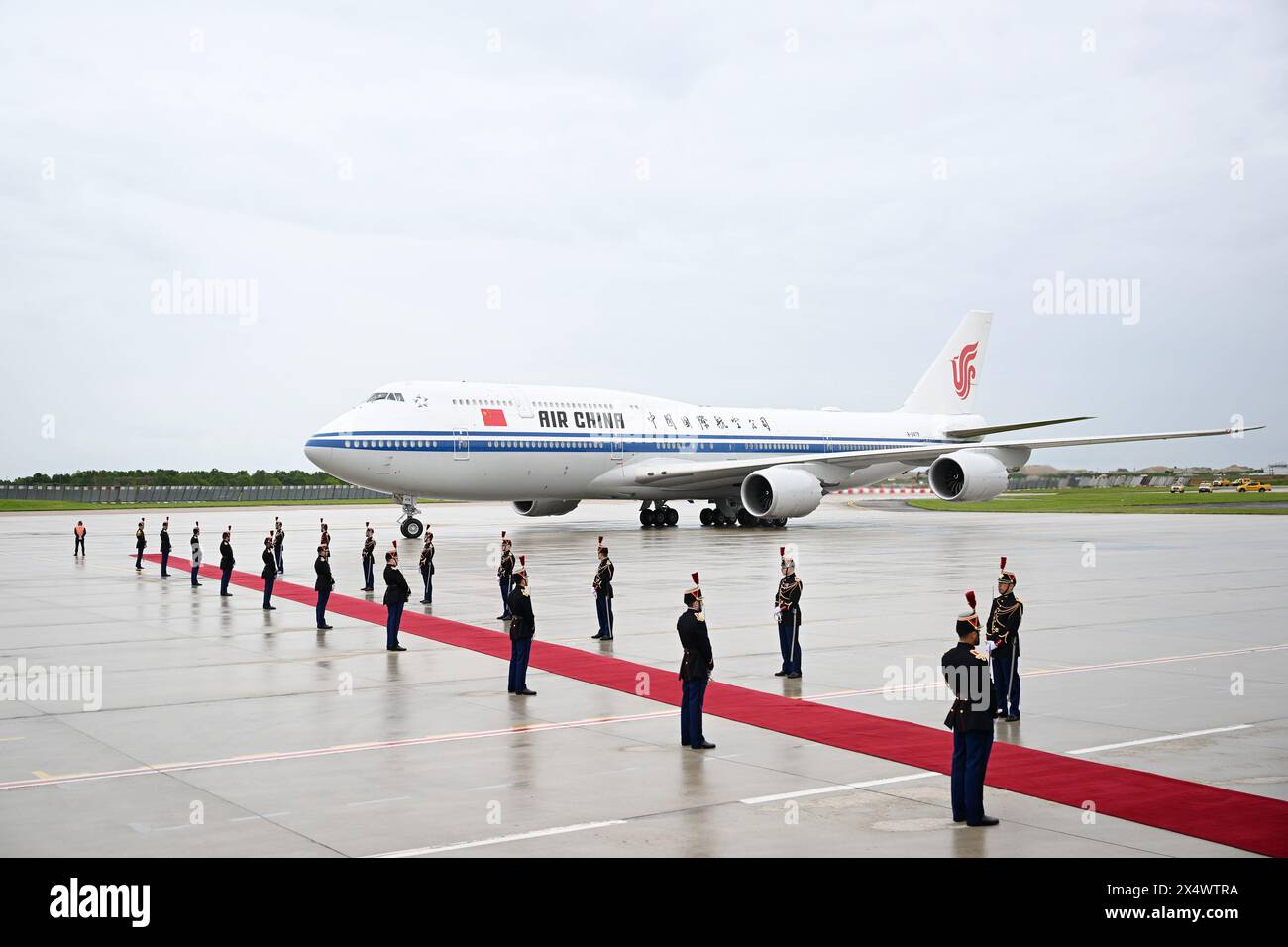Paris, France. 5th May, 2024. Chinese President Xi Jinping's plane ...