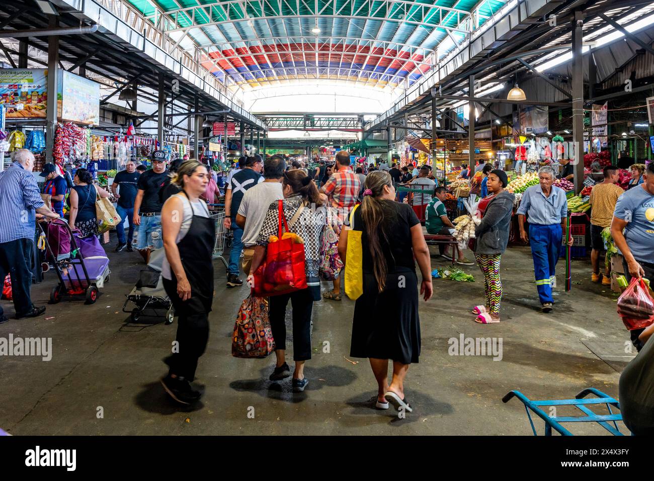 Shopping in santiago hi-res stock photography and images - Alamy