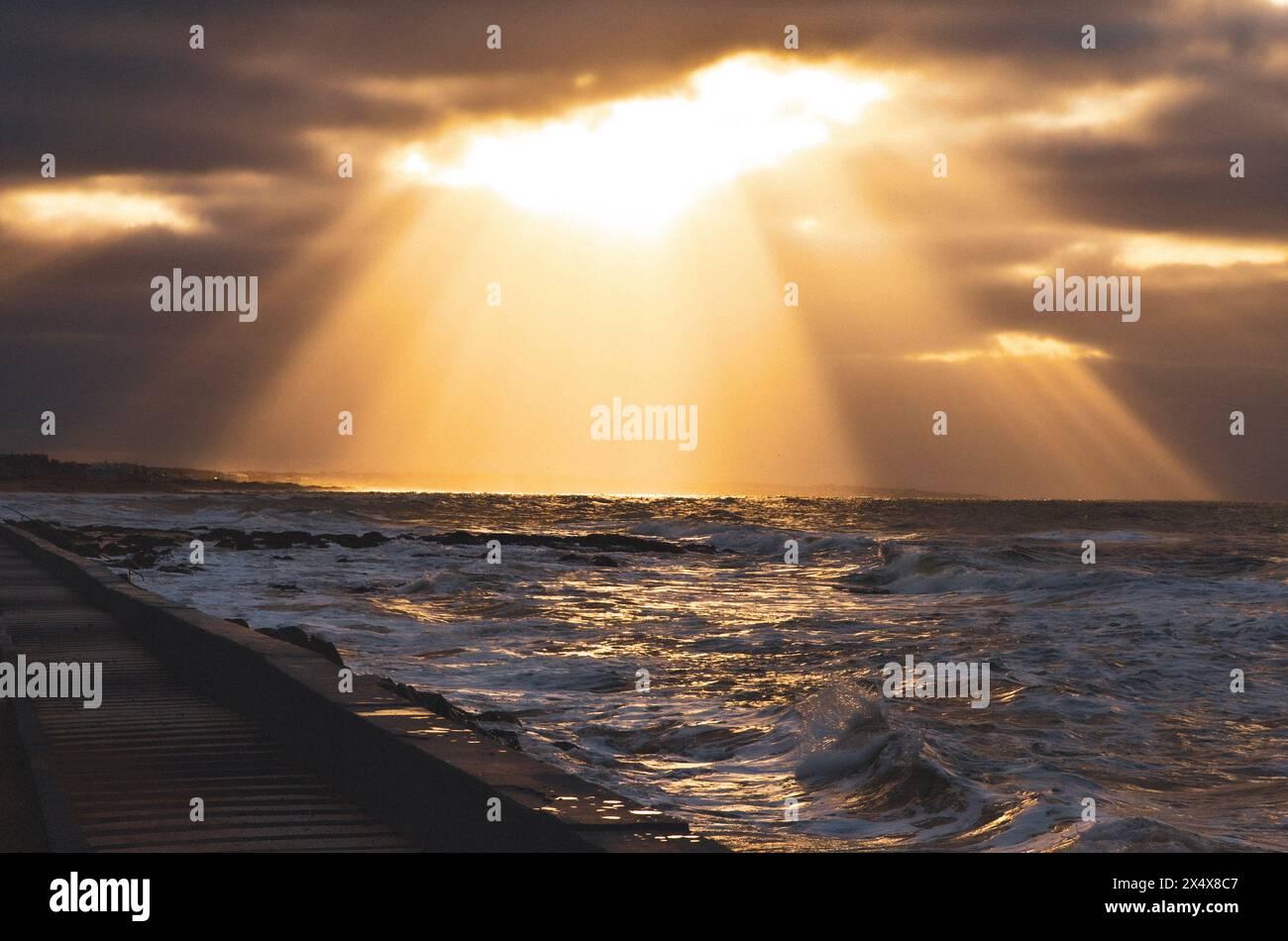 Rayos pasando hi-res stock photography and images - Alamy