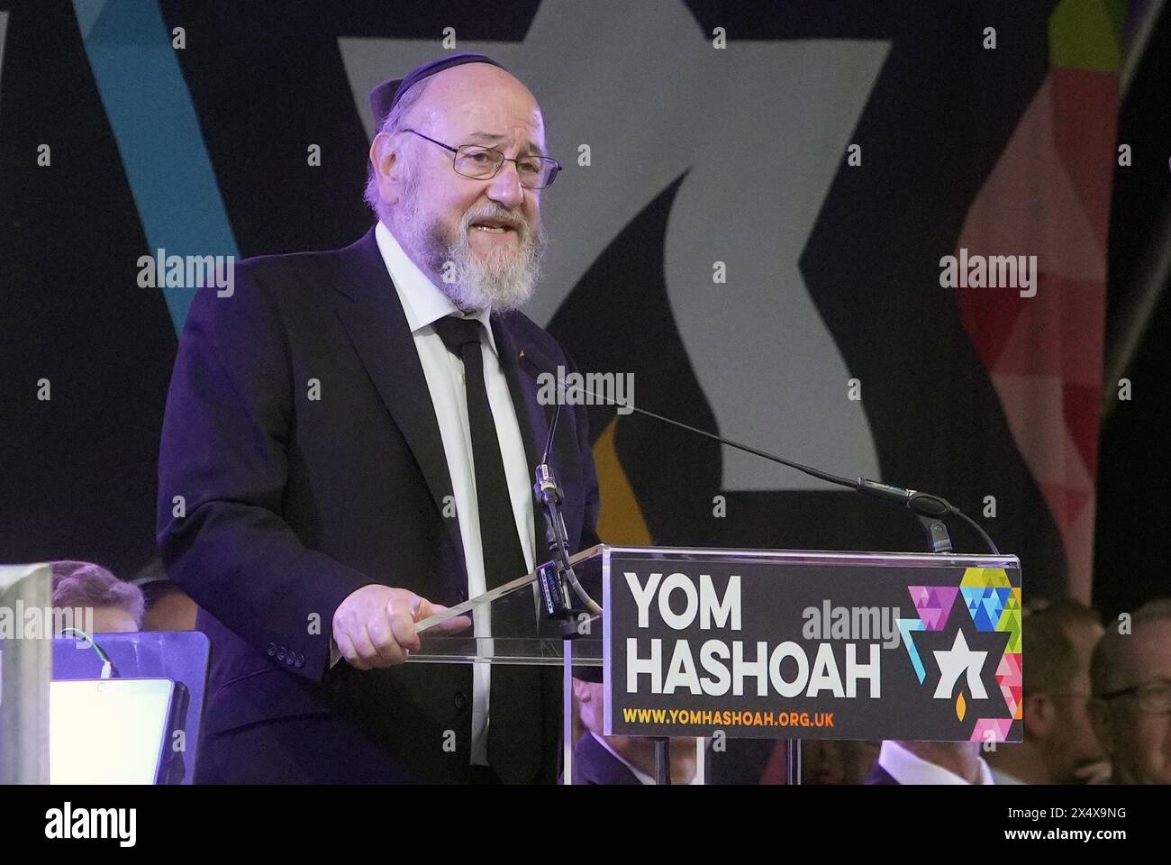 Chief Rabbi Sir Ephraim Mirvis speaks during the Yom Hashoah National ...
