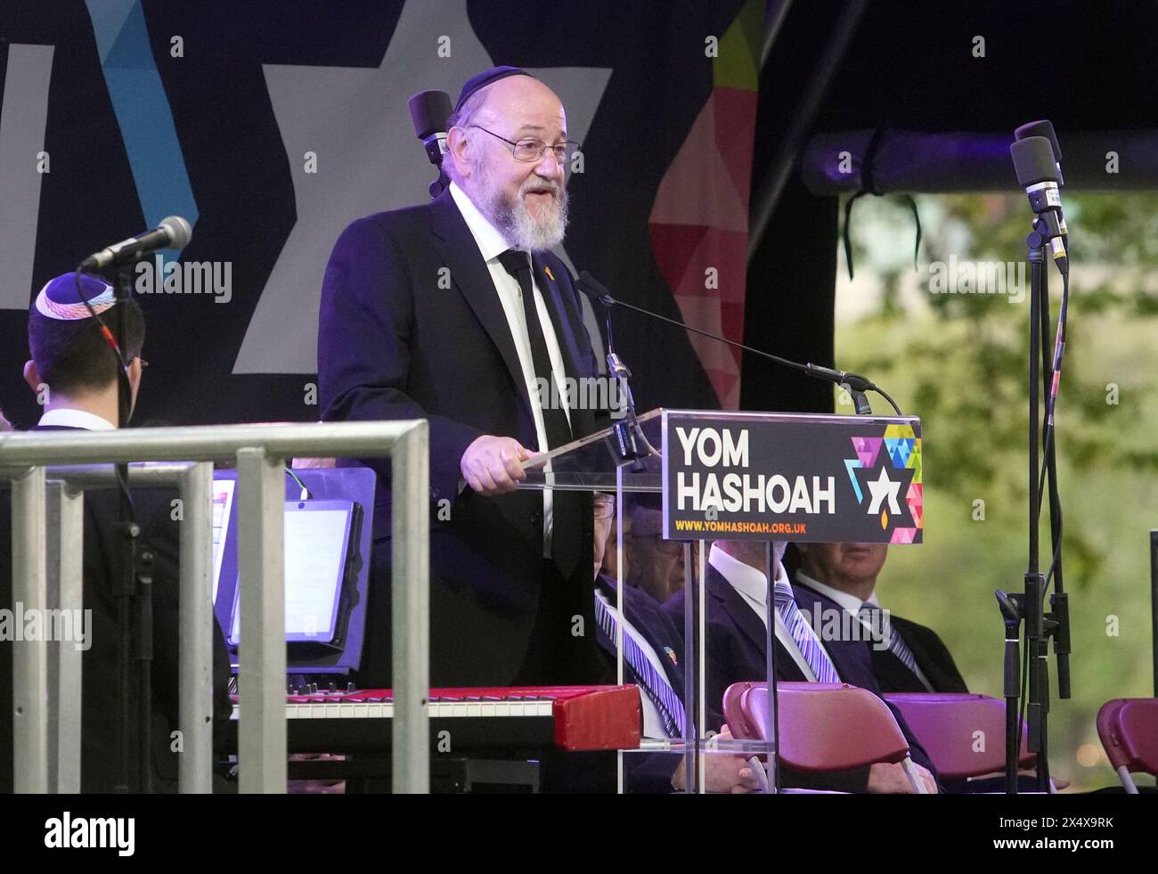 Chief Rabbi Sir Ephraim Mirvis speaks during the Yom Hashoah National ...