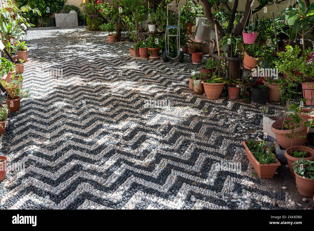 Zig Zag Walkway Flagstone Flagstone Walkway Ideas For Garden Paths And