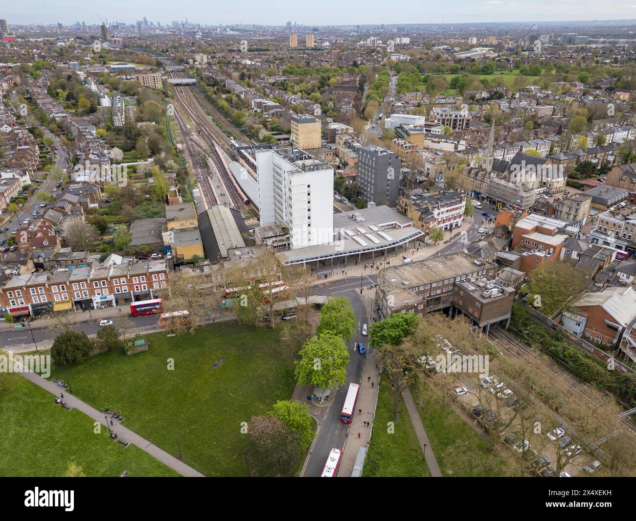 London tube overhead railway hi-res stock photography and images - Alamy