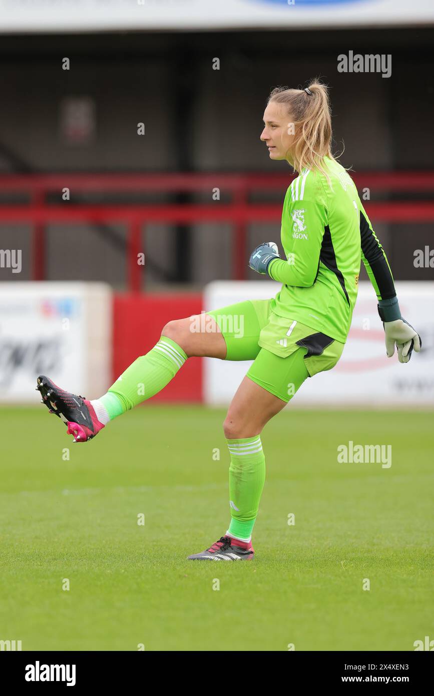 London, UK. 05th May, 2024. Dagenham, England, May 5th 2024: Goalkeeper ...