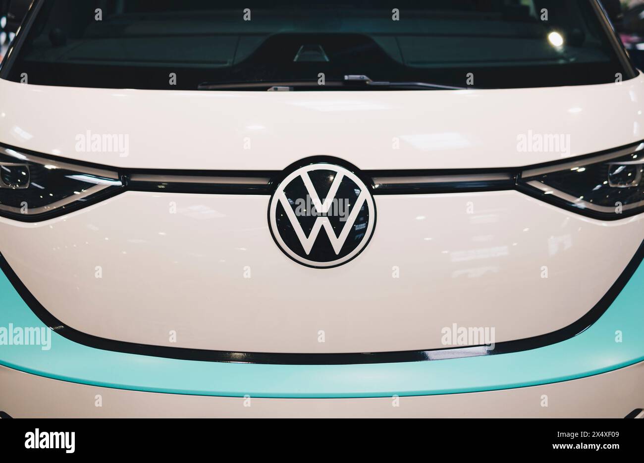 Black volkswagen emblem hi-res stock photography and images - Alamy