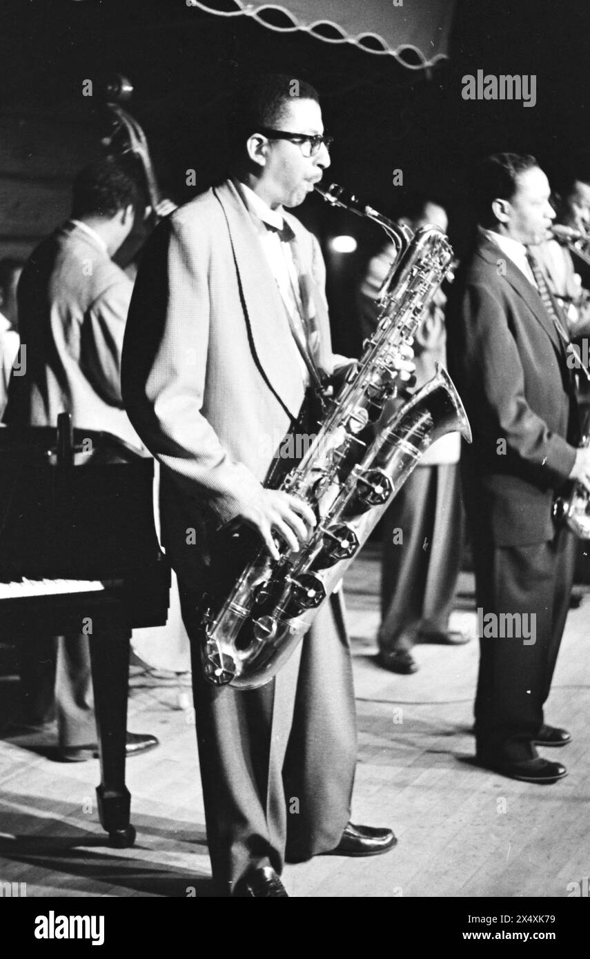 Baritone sax hi-res stock photography and images - Alamy