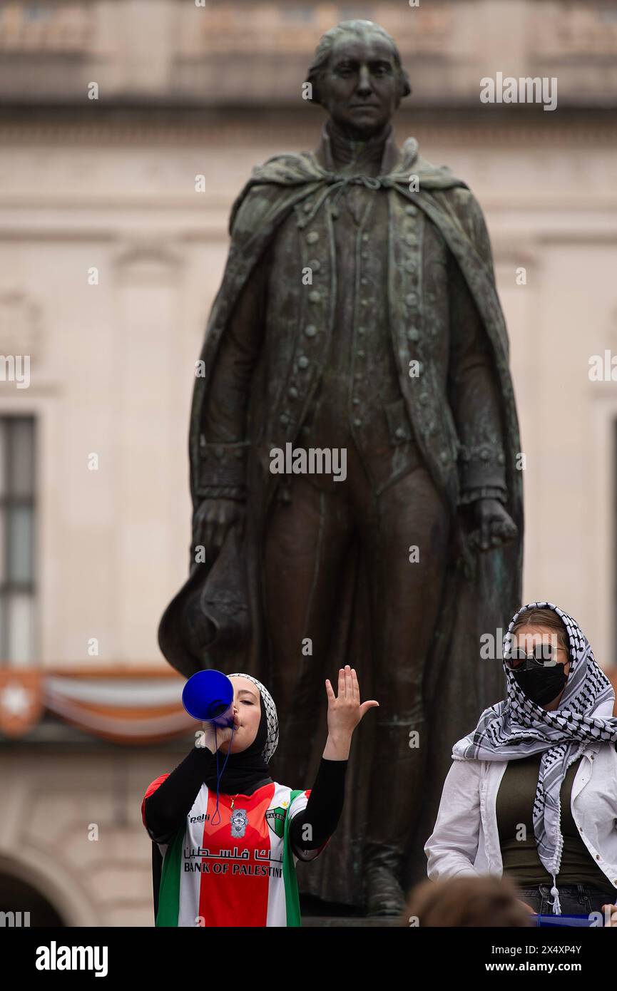 Palestine. 5th May, 2024. Students from the University of Texas join ...