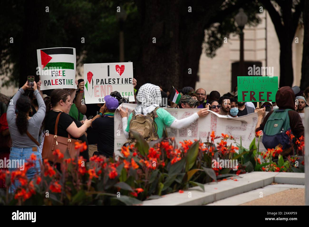 Palestine. 5th May, 2024. Students from the University of Texas join ...