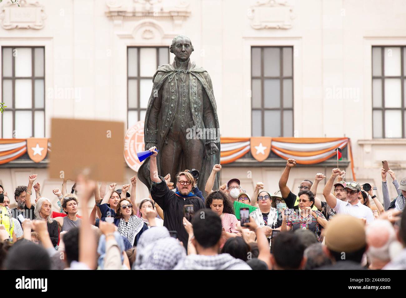 Palestine. 5th May, 2024. UT Faculty join Students from the University ...