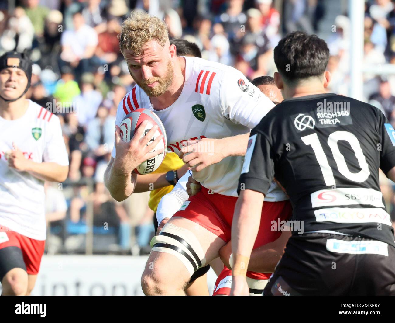 Tokyo, Japan. 5th May, 2024. Toyota Verblitz lock Josh Dickson carries ...