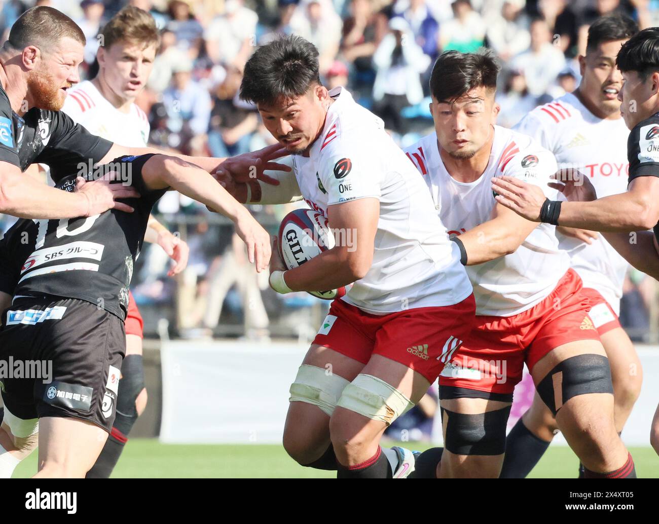 Tokyo, Japan. 5th May, 2024. Toyota Verblitz flanker Kazuki Himeno ...