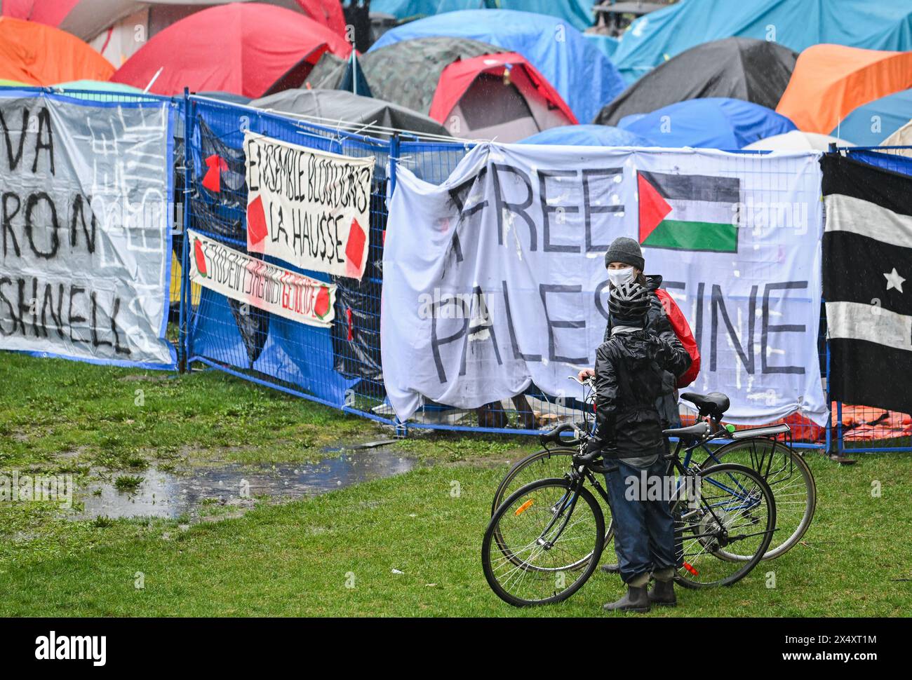 Graham hughes stand hi-res stock photography and images - Alamy