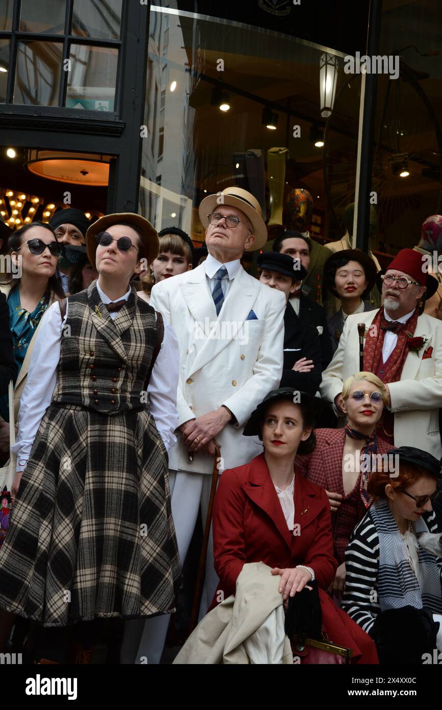 The Fourth Grand Flaneur Walk – Sunday 5th May, 2024, commenced at ...