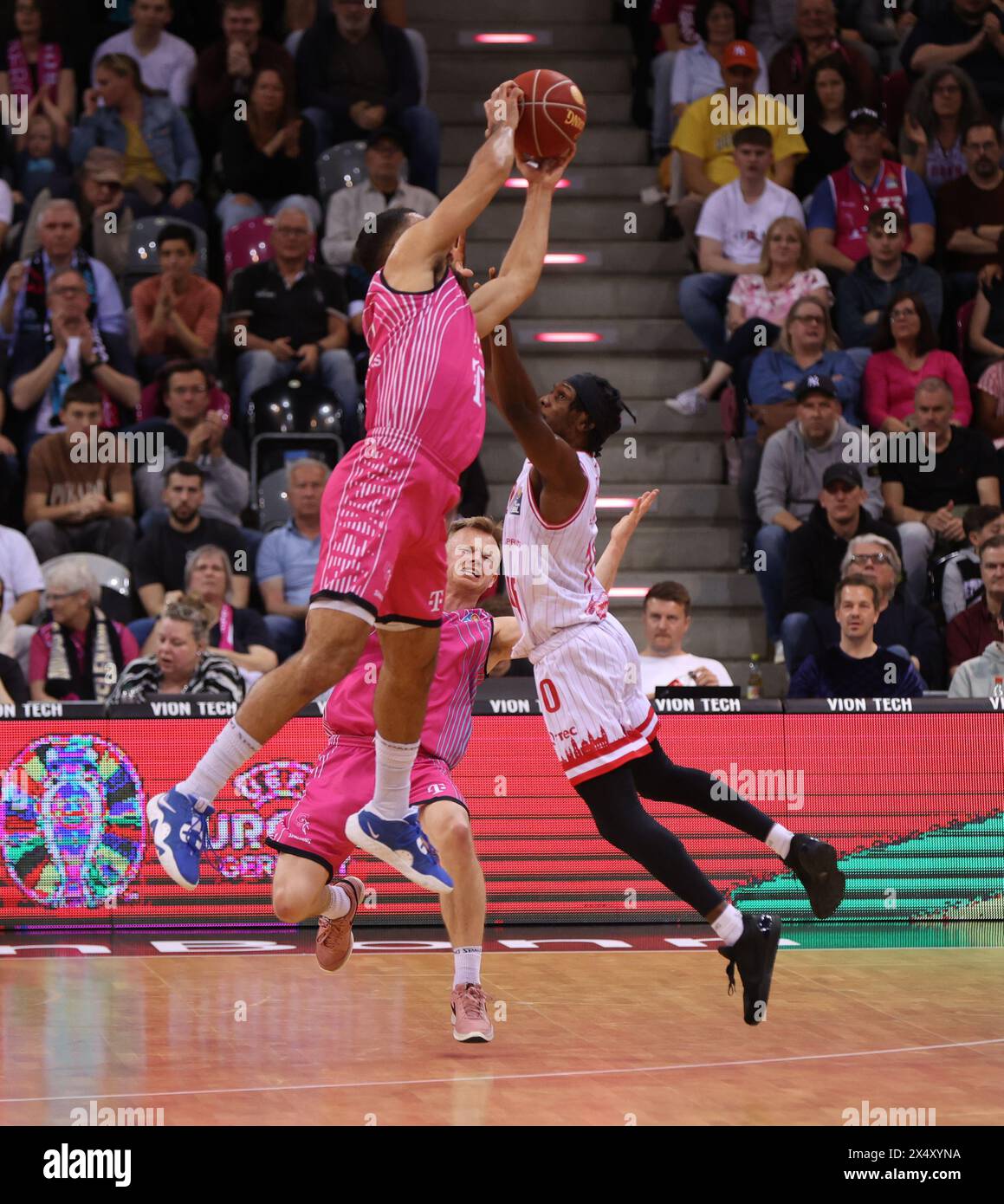 Darius perry wuerzburg baskets hi-res stock photography and images - Alamy