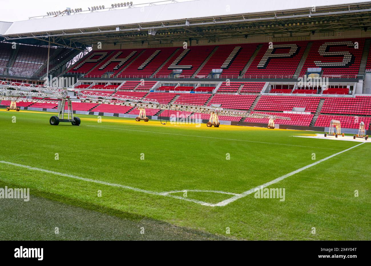 Philips stadium eindhoven outside hi-res stock photography and images ...
